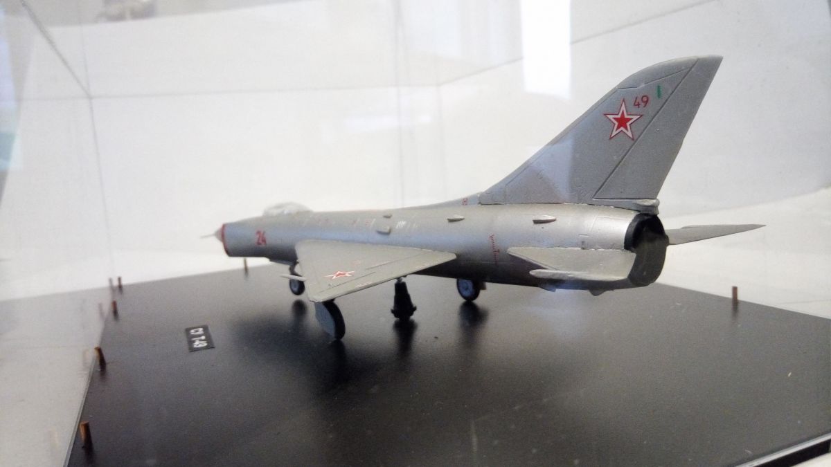 Советский опытный истребитель СУ Т-49 в масштабе 1/72